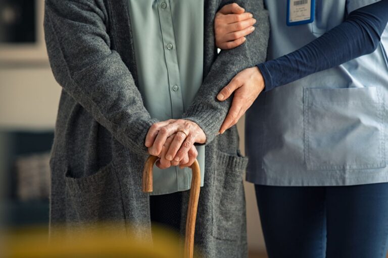 The Essential Guide to Choosing the Right Walking Cane for Recovery