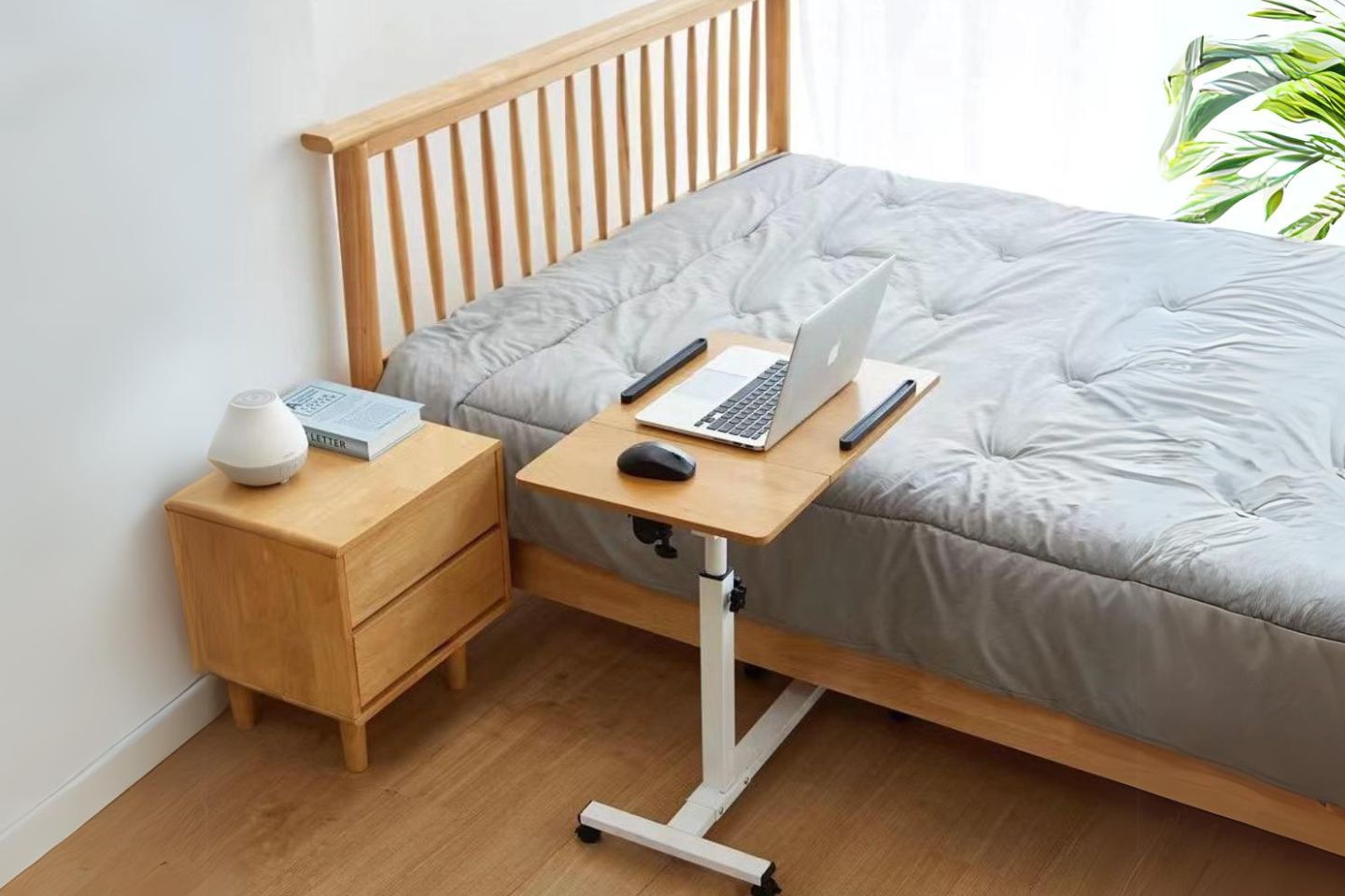 3 Bedside Medical Table Innovations for Patient Comfort - The Personal ...